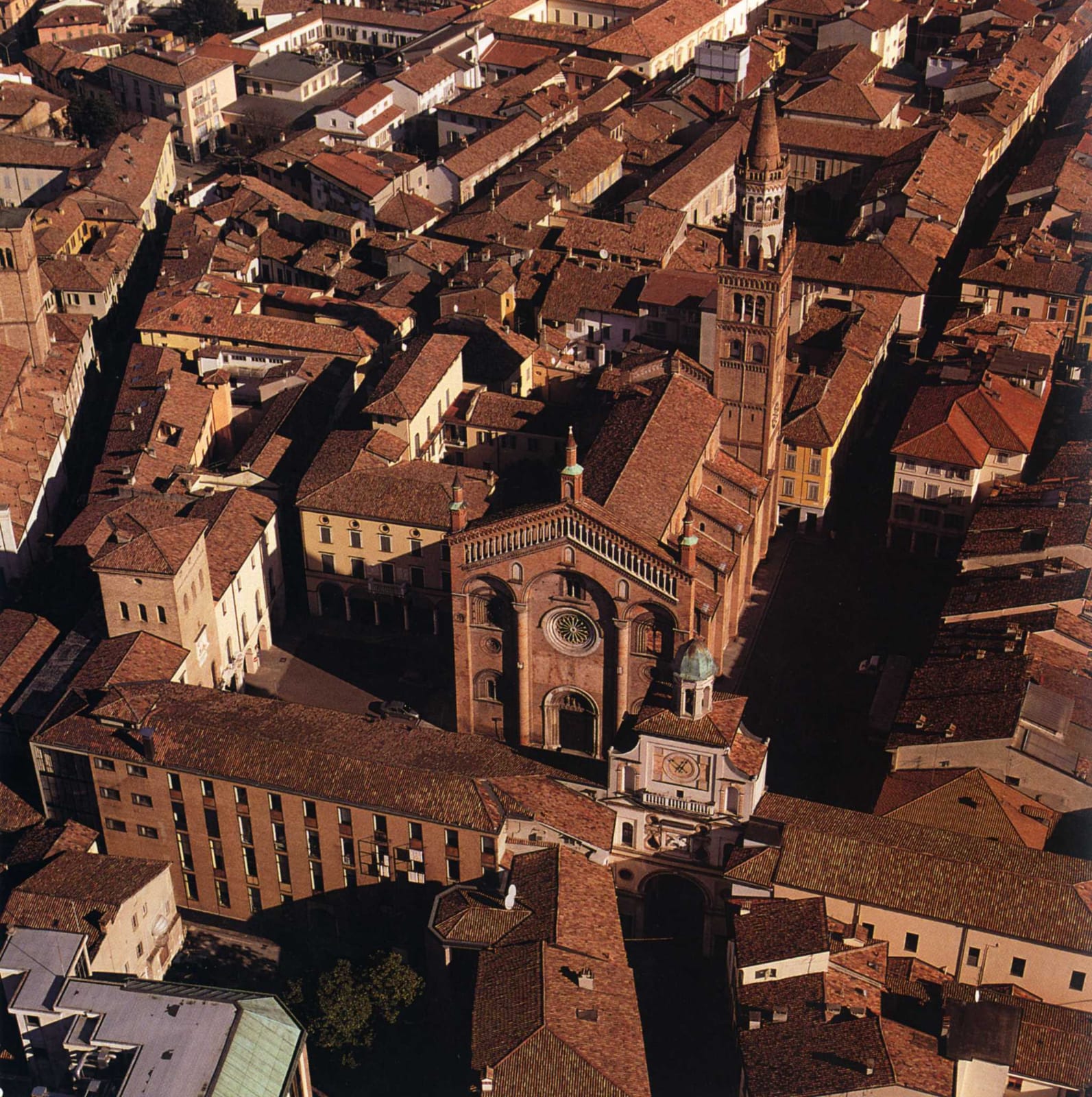 Crema tra Medioevo e Rinascimento - Amici dei musei e monumenti pavesi